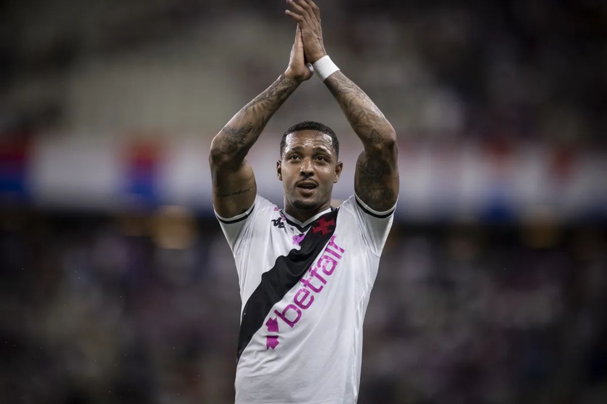 Vasco encaminha saída do atacante David para rival da Série A - MundoBola